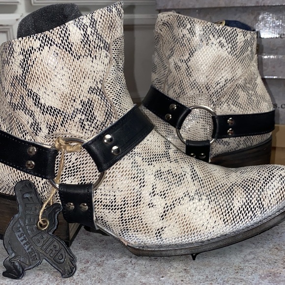 Freebird by Steven | Shoes | Freebird By Steve Madden Santiago Black And White Snake Size 1 ...